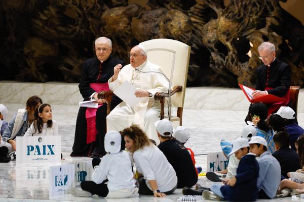 Listening: It's not a fast-paced game of ping pong, pope tells Curia ...