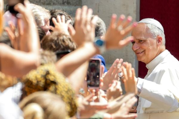 Pope visits Vatican Radio transmission center, site of possible solar ...
