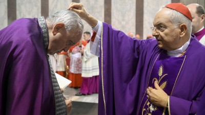 Pope says Lent is time to let go of the frivolous, to choose truth ...