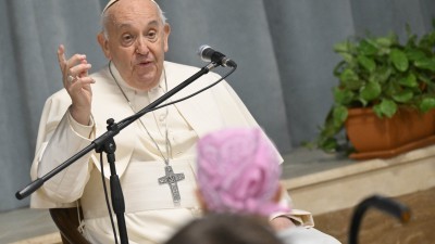Pope turns Rome catechism class into 'school of prayer' | USCCB
