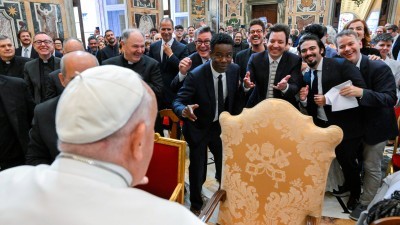 Pope swaps jokes with comedy stars at Vatican | USCCB